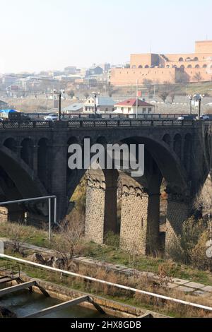 The Victory Bridge On Hrazdan River in Yerevan, Armenia Stock Photo - Alamy