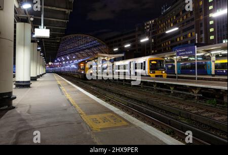 A southeastern class 465 at London Victoria station Stock Photo - Alamy