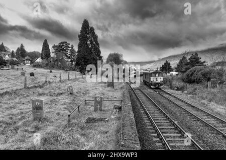 A Class 73 locomotive shunting the carriages from the Caledonian ...