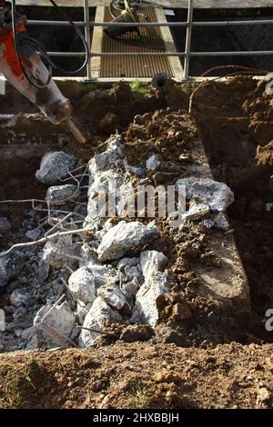 Excavator chisels with a chisel in an excavation Stock Photo - Alamy