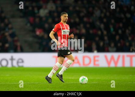 Armando Obispo of PSV Eindhoven controls the ball during PSV Eindhoven ...