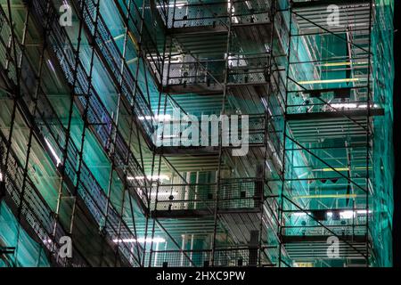 Scaffolding lit up at Night in Edinburgh Stock Photo - Alamy