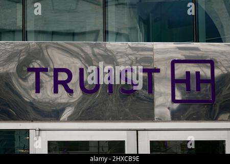 Truist Bank sign in Richmond Virginia Stock Photo - Alamy