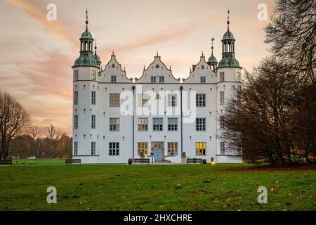 ahrensburg castle in schleswig holstein Stock Photo - Alamy