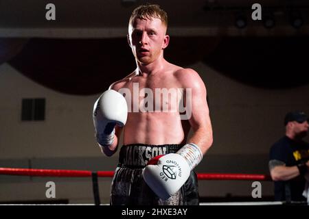 Essex, UK. 11th Mar, 2022. A big left hadn from Ali lands on Frearson ...