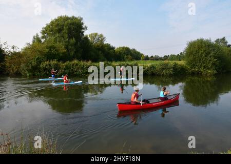 River Thames Walk, Lechlade, Gloucestershire, Cotswolds, England, UK ...