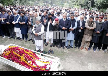 Relatives and people attend funeral prayer of Nazaria-e-Pakistan Trust ...