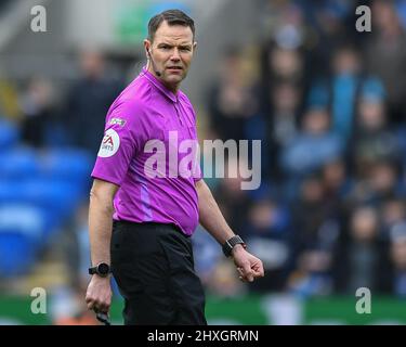 Referee James Linington during the Sky Bet Championship match at The ...