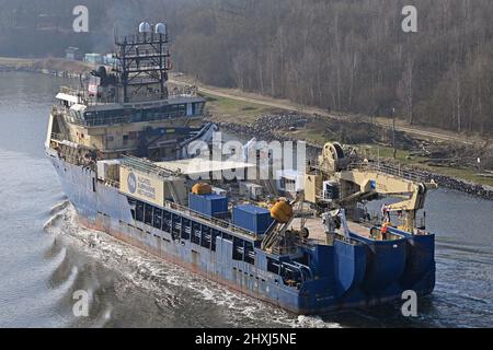 Cable Repair Ship ILE D'OUESSANT Stock Photo - Alamy