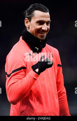 Zlatan Ibrahimovic gestures prior to the Serie A football match between ...