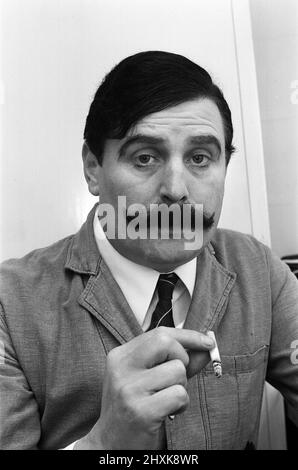 Actor Terence Rigby in character at the Birmingham Repertory Theatre ...