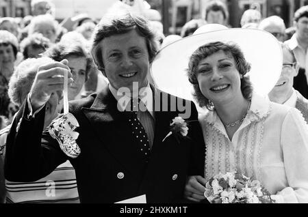 Michael Aspel TV Presenter July 1998 With his wife at the Dorchester ...