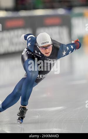 Kimi Goetz (USA)) on the 1500m women during ISU World Cup Speedskating ...