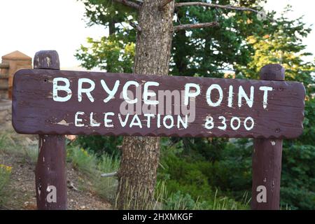information sign at Inspiration Point of Bryce Canyon, USA, Utah, Bryce ...