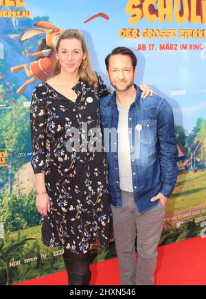 Andrea Gerhard mit Freund David Wehle bei der Premiere des Kinofilms ...