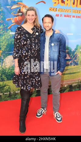 Andrea Gerhard mit Freund David Wehle bei der Premiere des Kinofilms ...