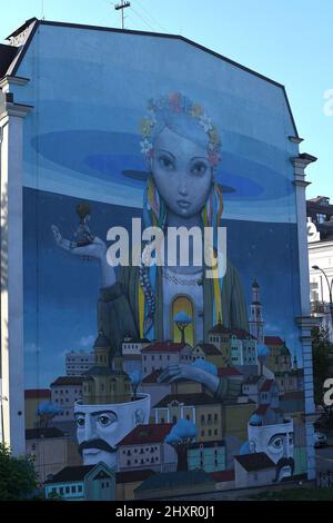 MURALS ON BUILDINGS, KYIV, UKRAINE Stock Photo - Alamy