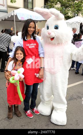 Zoe Saldana and her niece Kayla Cleary at the LA Mission Easter for the ...