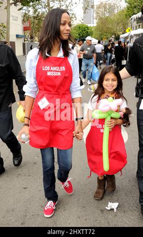 Zoe Saldana and her niece Kayla Cleary at the LA Mission Easter for the ...
