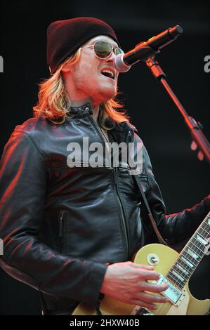 Singer / Guitarist Wes Scantlin of the band Puddle of Mudd performs at ...