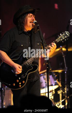 Kevn Kinney of Drivin N Cryin in concert at the Brooklyn Arts Center ...