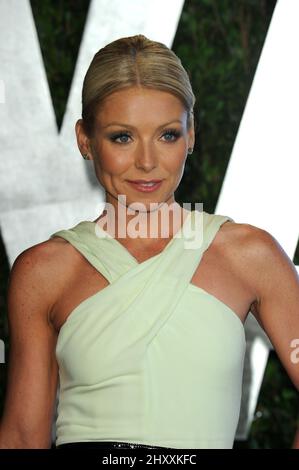 Kelly Ripa attending the 2012 Vanity Fair Oscar Party held at the ...