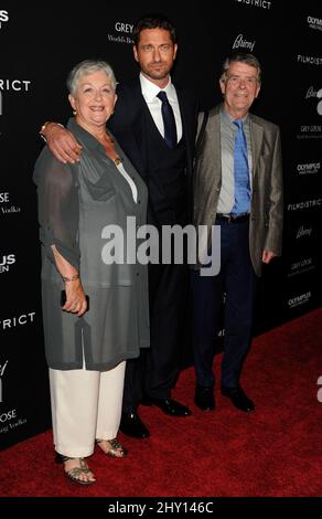Gerard Butler and his parents attending the premiere of "Olympus Has ...