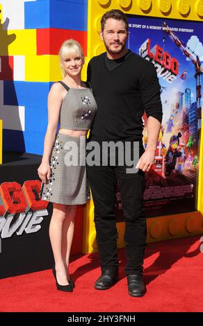 ANNA FARIS, CHRIS PRATT, MOVIE 43, 2012 Stock Photo - Alamy