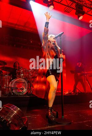 CHVRCHES perform Live at the Edinburgh O2 Academy on Monday 14th March ...