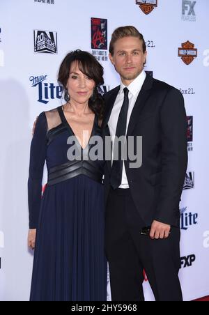 SONS OF ANARCHY: L-R: Katey Sagal and Charlie Hunnam in SONS OF ANARCHY Stock Photo - Alamy