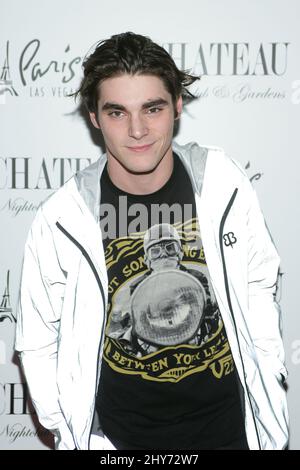 RJ Mitte Performs DJ Set at Official Wizard World After Party, Chateau ...
