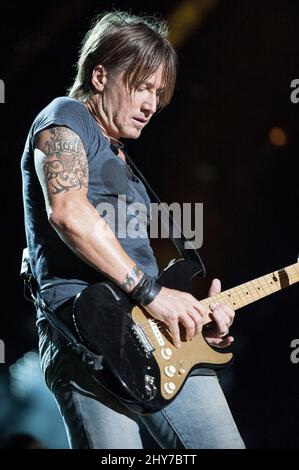 Keith Urban perform during the CMA Fest at LP Field on Saturday, June 7 ...