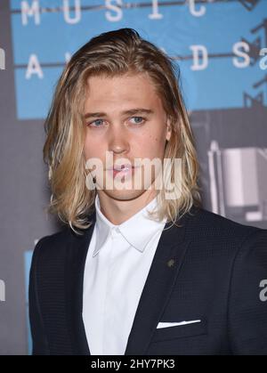 Austin Butler arrives at the 2015 MTV Video Music Awards held at ...
