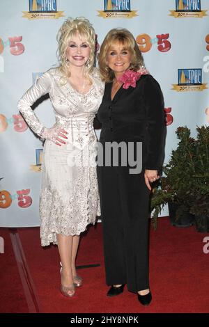 Dolly Parton and Barbara Mandrell at "9 to 5: The Musical" premiere ...