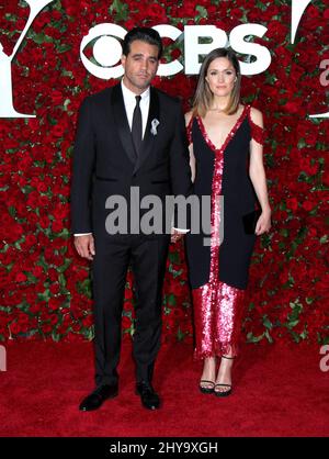 Bobby Cannavale arrives on the red carpet for “Motherless Brooklyn – I ...