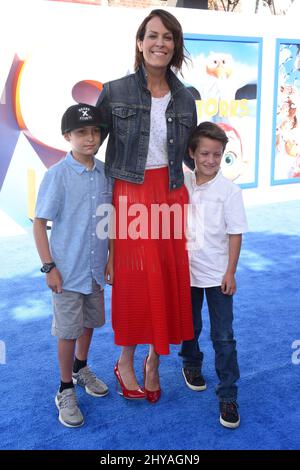 Annabeth Gish, Cash Allen and Enzo Allen attends the "Storks" World ...