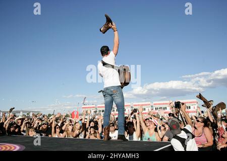 Granger Smith performing during the Route 91 Harvest Country Music ...