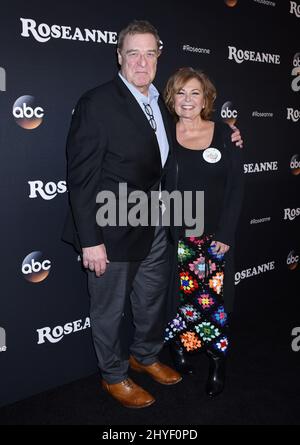 ROSEANNE (TV) ROSEANNE BARR, JOHN GOODMAN ROSA 104 Stock Photo - Alamy