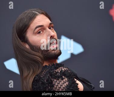 Jonathan Van Ness arriving on the red carpet at the 2019 MTV Video ...