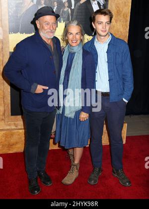 Corbin Bernsen, Amanda Pays and son - Gulliver s Travels premiere at ...