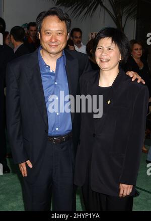 (R-L) Ang Lee and wife Jane Lin at the 78th Annual Academy Awards Stock ...