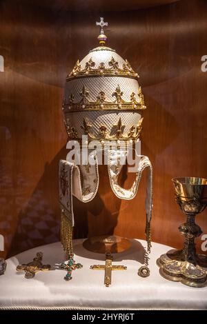Papal Tiara - Pope Pius X Stock Photo - Alamy