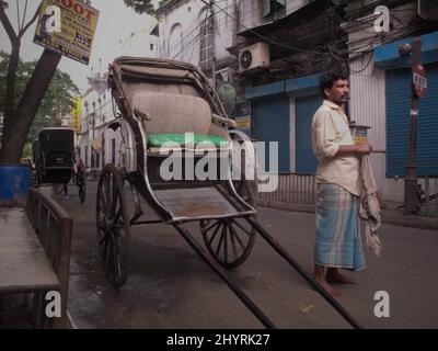 Portrait of rickshaw puller in Kolkata, west Bengal, India, Asia Stock ...