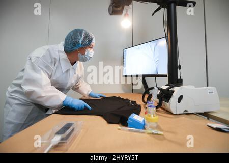 Metropolitan Police forensic services crime scene investigation van ...