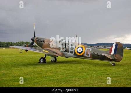 Supermarine Spitfire Mk IIa P7350 is the oldest airworthy Spitfire in ...