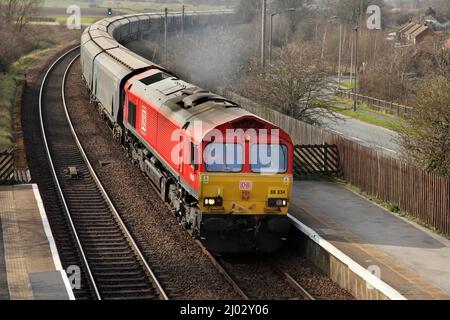 DBS Class 66 loco 66034 hauls the 1250 Drax Power Station to Immingham ...