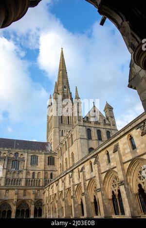 Outside View Of Norwich Cathedral Stock Photo - Alamy