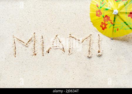 Handwriting words "Miami" on sand of beach Stock Photo - Alamy