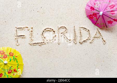 Handwriting words "Florida" on sand of beach Stock Photo - Alamy