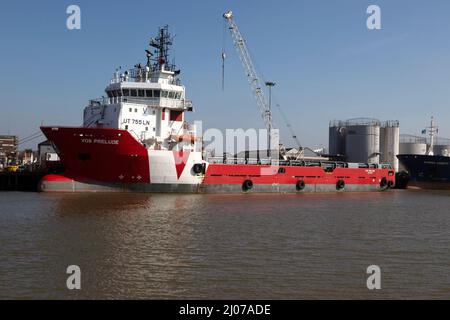 Vos Prelude offshore supply ship, River Yare quayside, Great Yarmouth ...